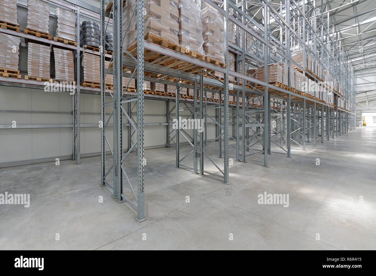 Distribution center warehouse storage pallet racking system hi-res ...