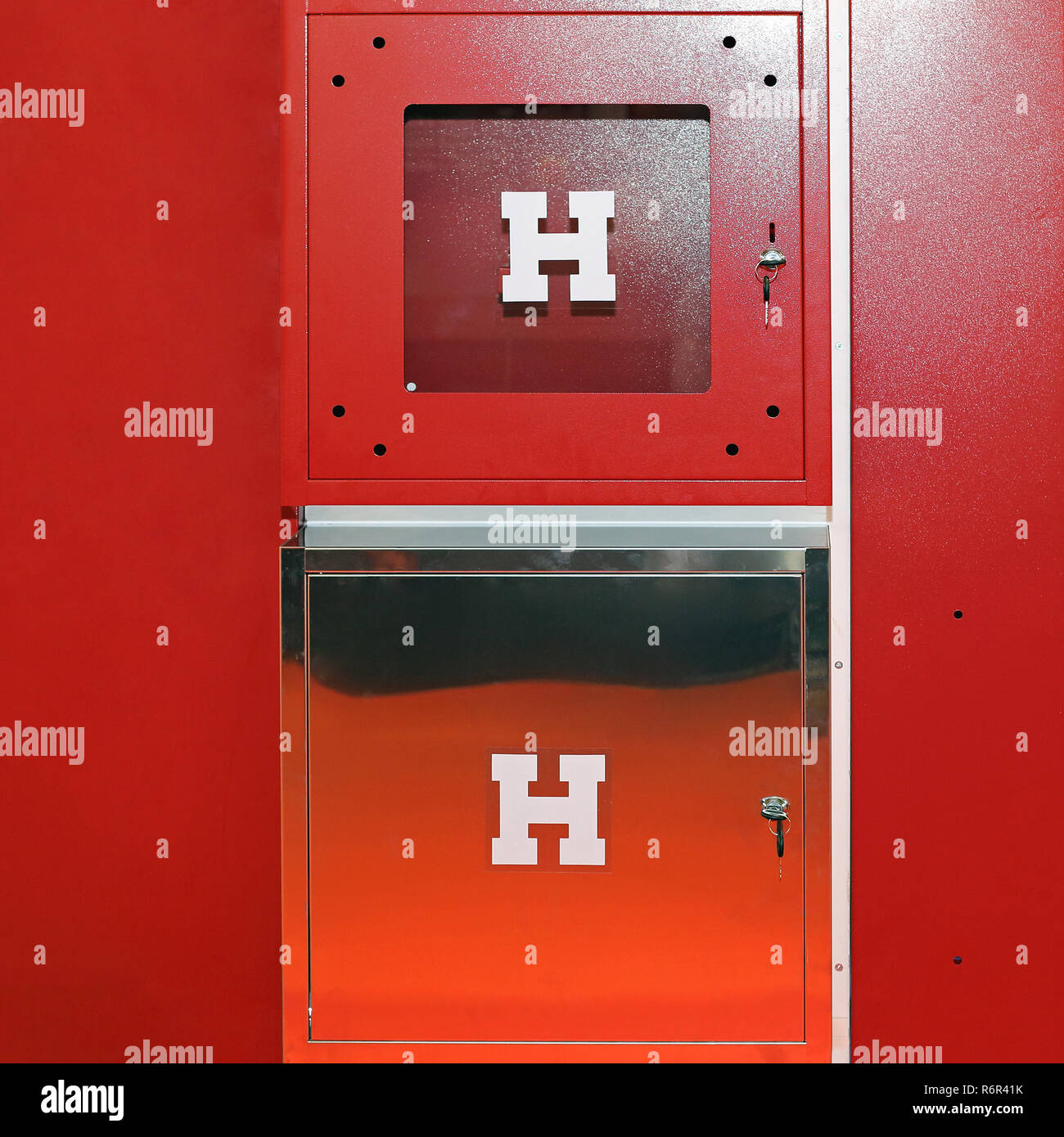 Red fire hose box hi-res stock photography and images - Alamy