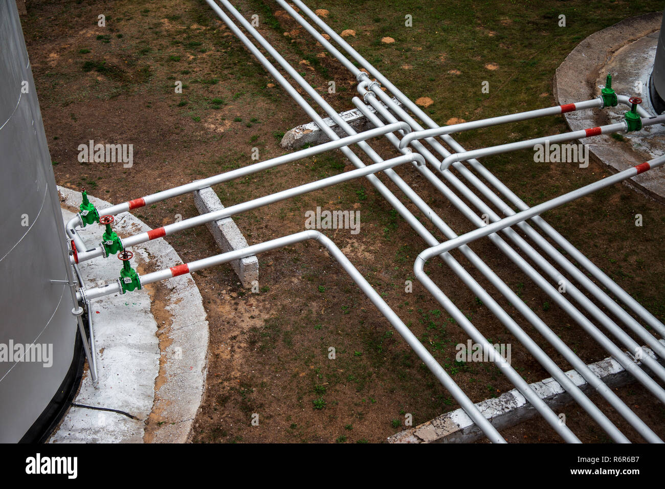 Industrial pipe clamp oil hi-res stock photography and images - Alamy