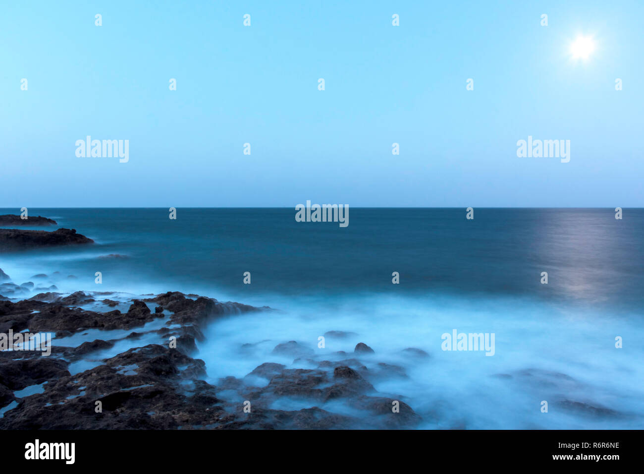 Moonlight lake shore night hi-res stock photography and images - Alamy
