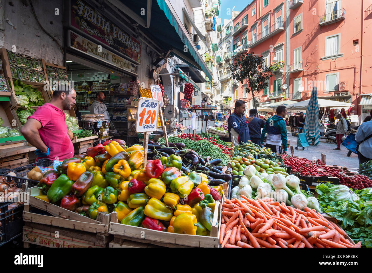 Street food napoli hi-res stock photography and images - Alamy