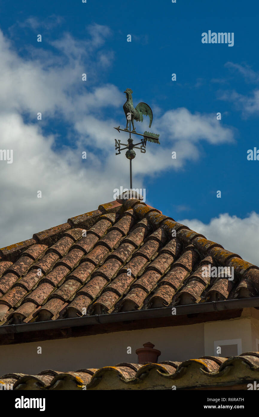 Ancient peasant house in stone hi-res stock photography and images - Alamy