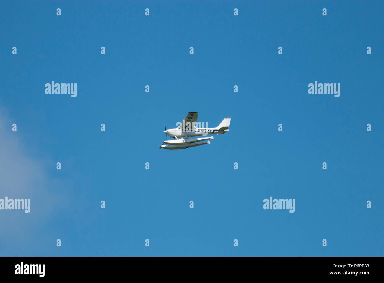 Cessna 206 on amphibious floats, seaplane, Hydravion in blue sky Stock ...