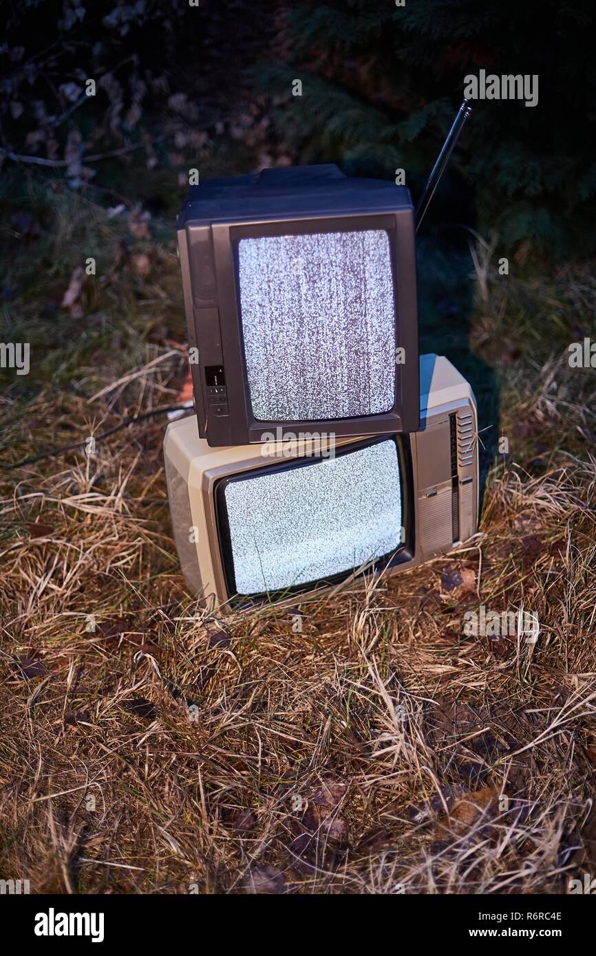 Retro tv set snow screen hi-res stock photography and images - Alamy