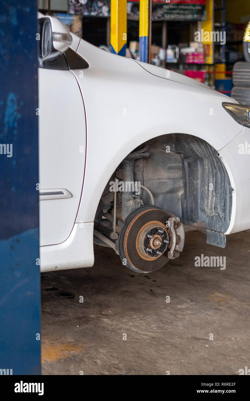 Removing tyre wheel hi-res stock photography and images - Alamy