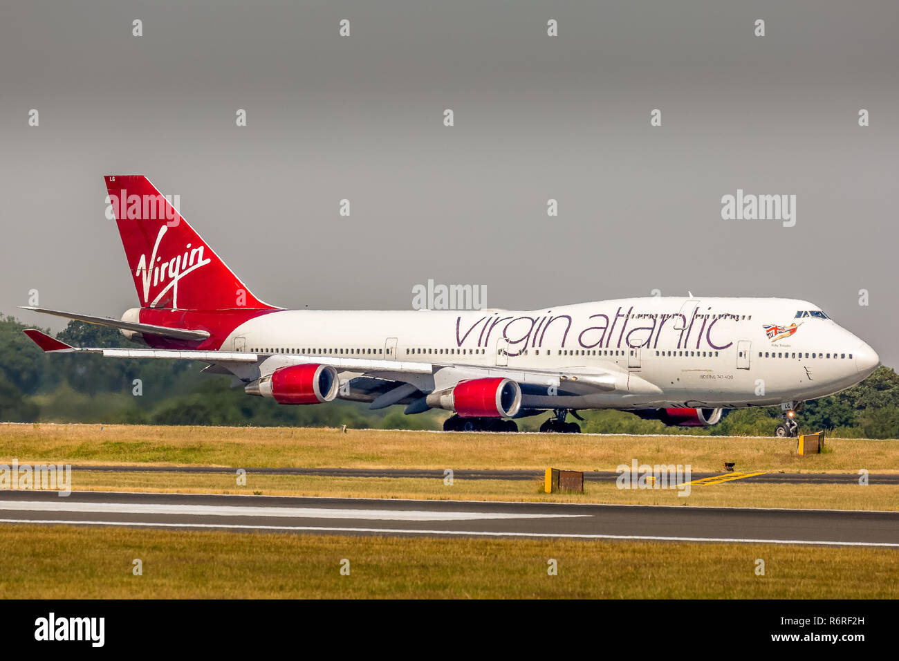 Virgin plane landing manchester airport hi-res stock photography and ...