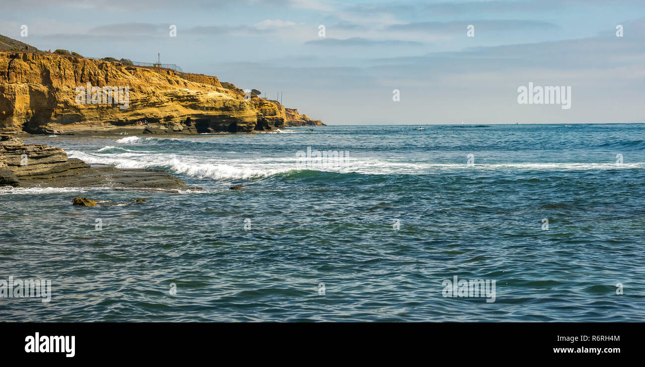 Perilous cliff and vast ocean in Sunset Cliffs CA Stock Photo - Alamy