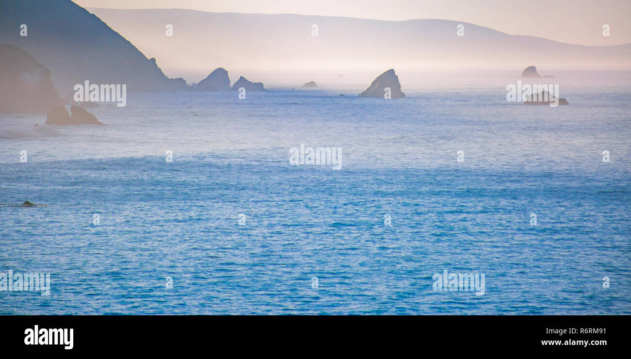 Big sur mountain beach hi-res stock photography and images - Alamy