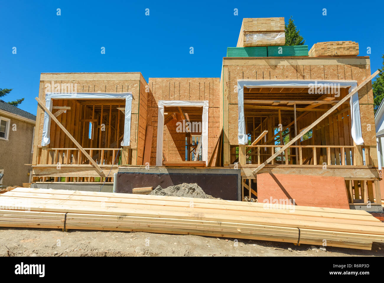 Timber frame construction stone hi-res stock photography and images - Alamy