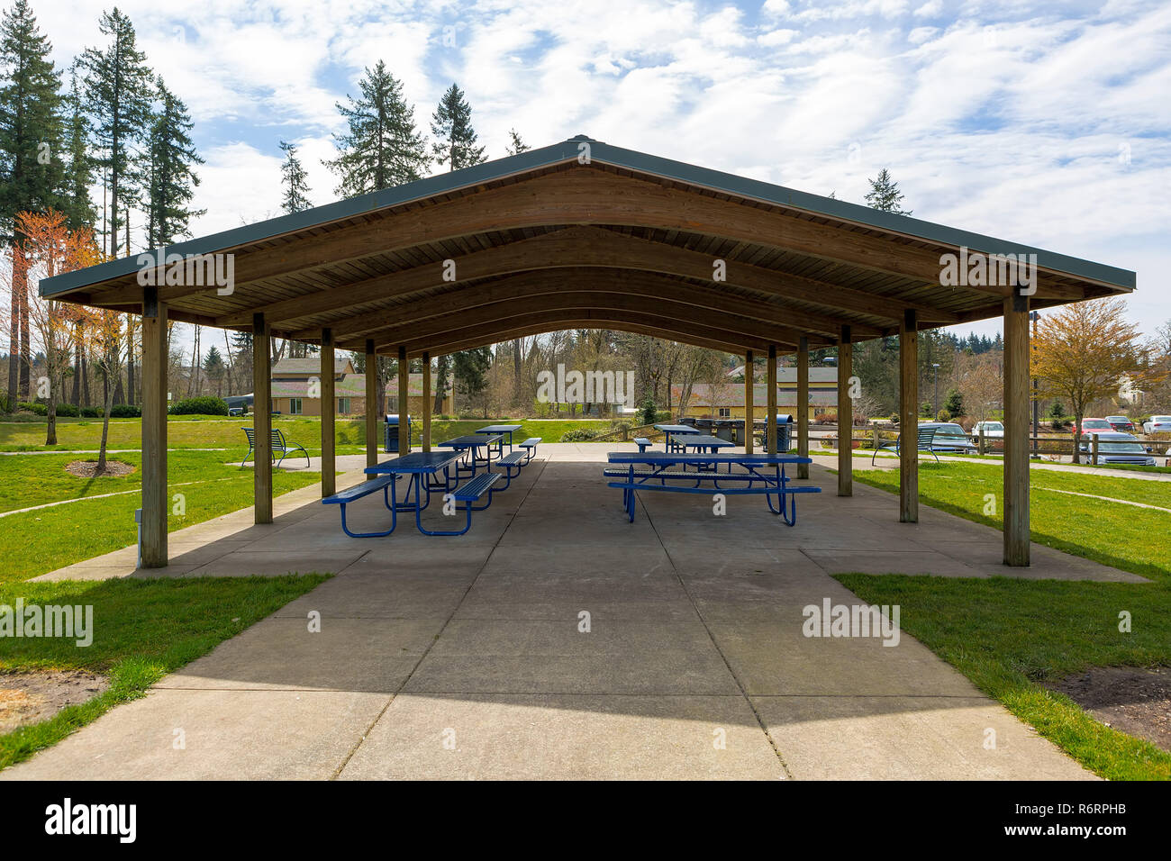 Garden picnic tables hi-res stock photography and images - Alamy