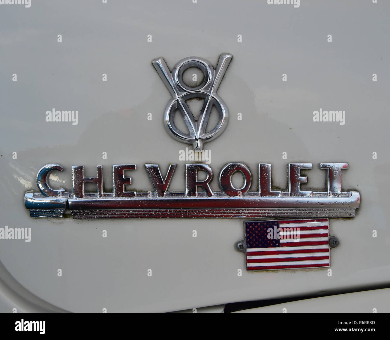 Chevy V8 Logo