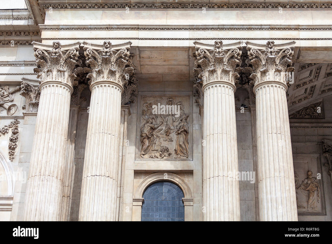 18th century St Paul Cathedral, decorative columns, London, United ...