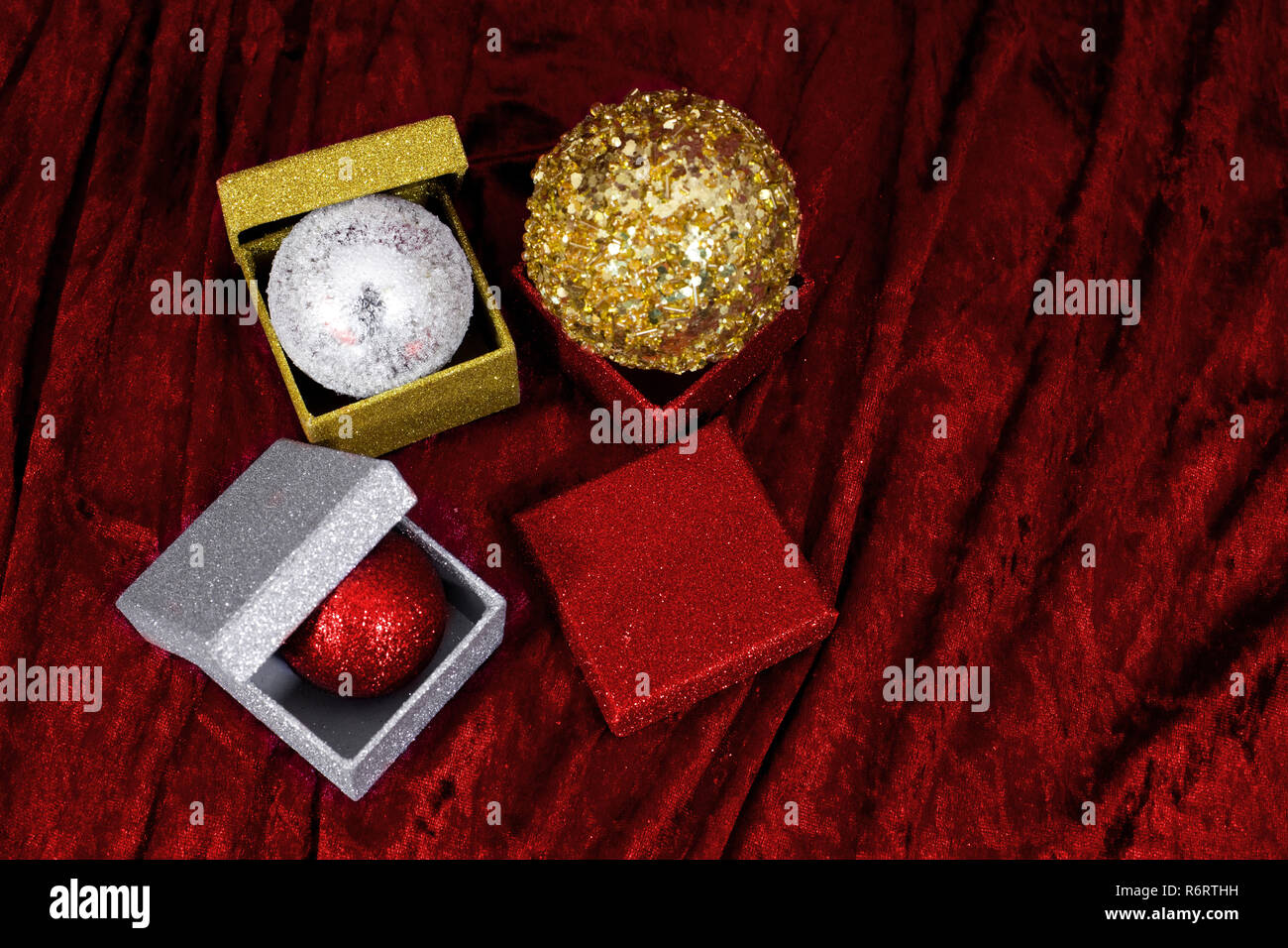 Christmas ornaments and gift box Stock Photo - Alamy
