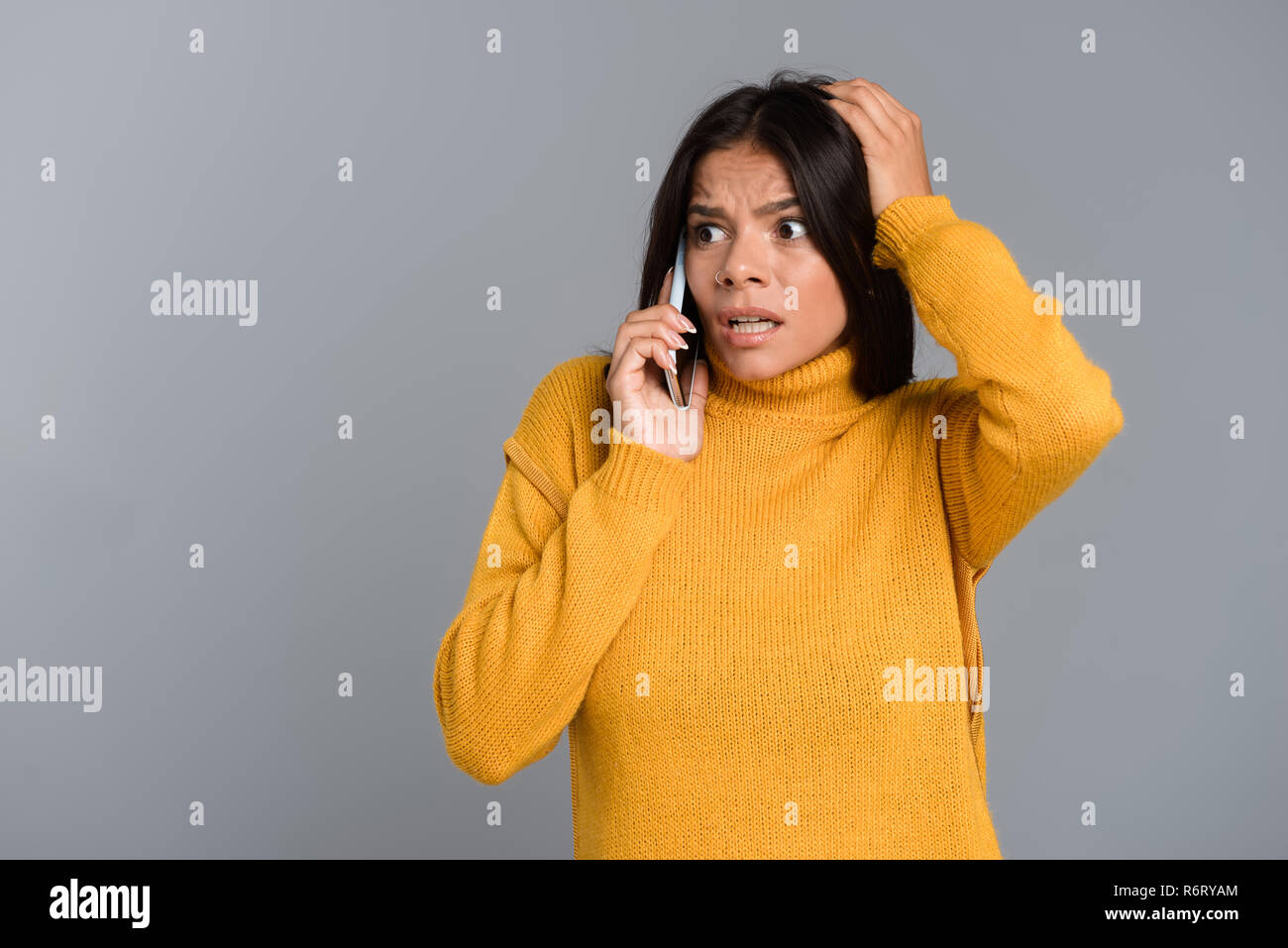 Image of a shocked scared woman posing isolated over grey wall ...