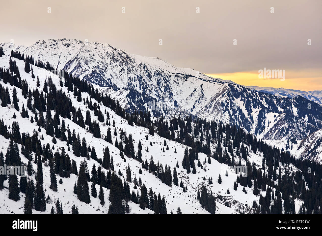 High snowy mountains hi-res stock photography and images - Alamy
