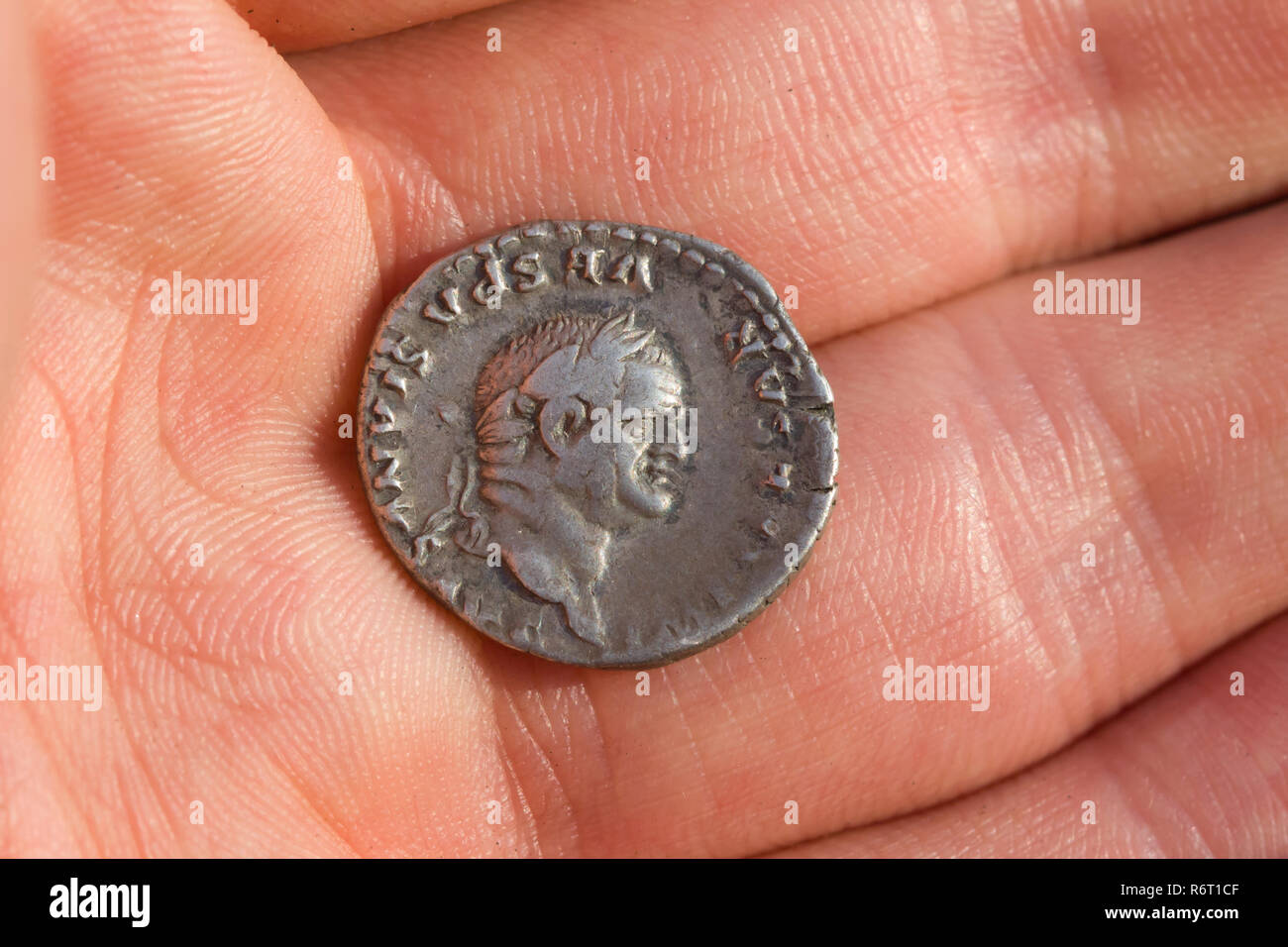 Hand holding Roman denarius (Roman silver coin Stock Photo - Alamy