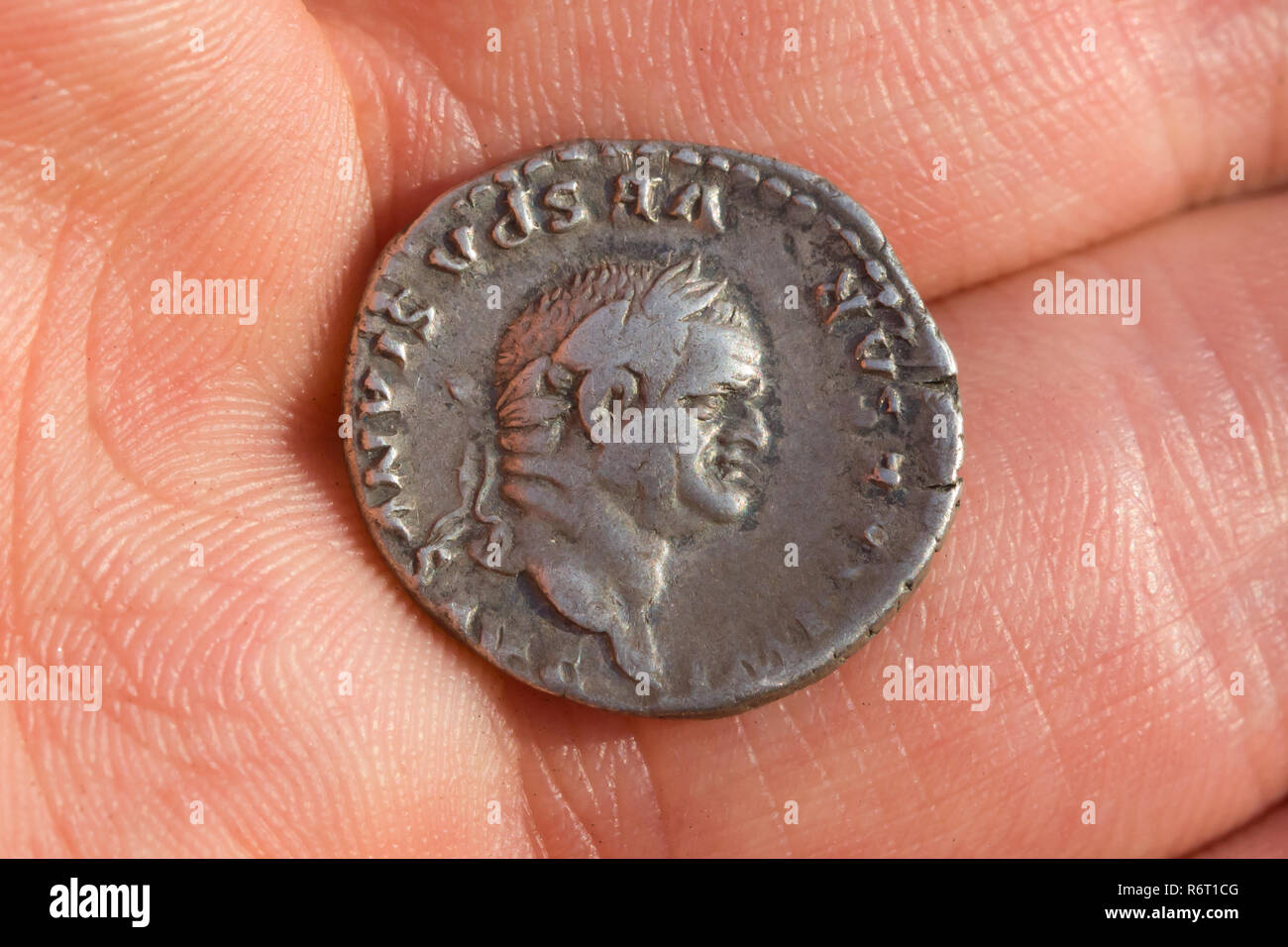 Hand holding Roman denarius (Roman silver coin Stock Photo - Alamy
