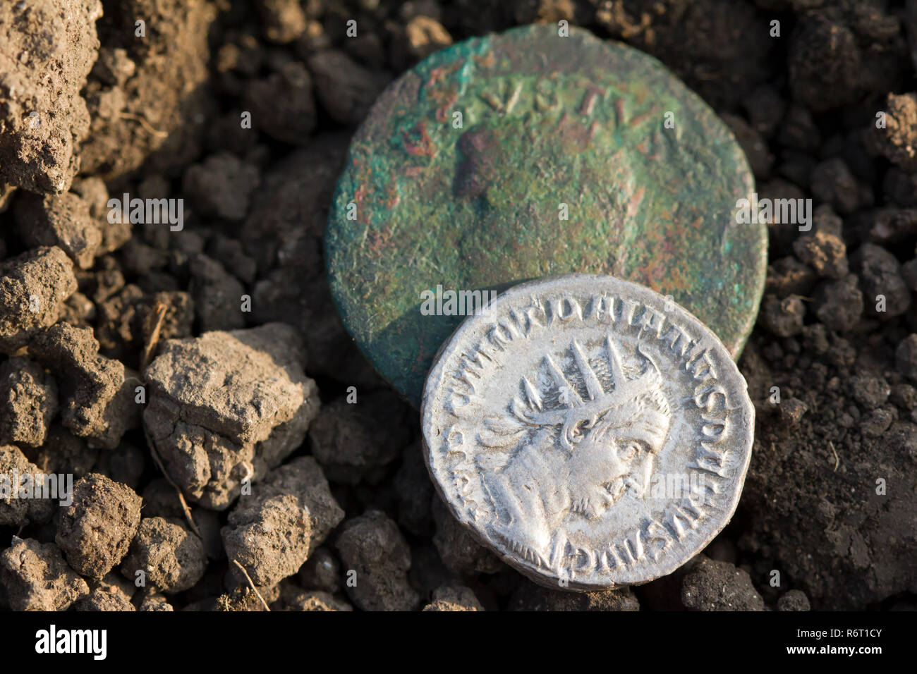 Hand holding roman denarius hi-res stock photography and images - Alamy