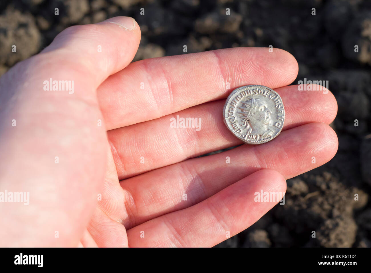 Hand holding Roman denarius (Roman silver coin Stock Photo - Alamy