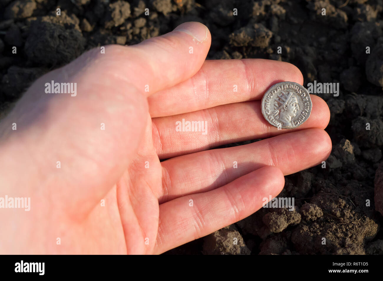 Hand holding Roman denarius (Roman silver coin Stock Photo - Alamy