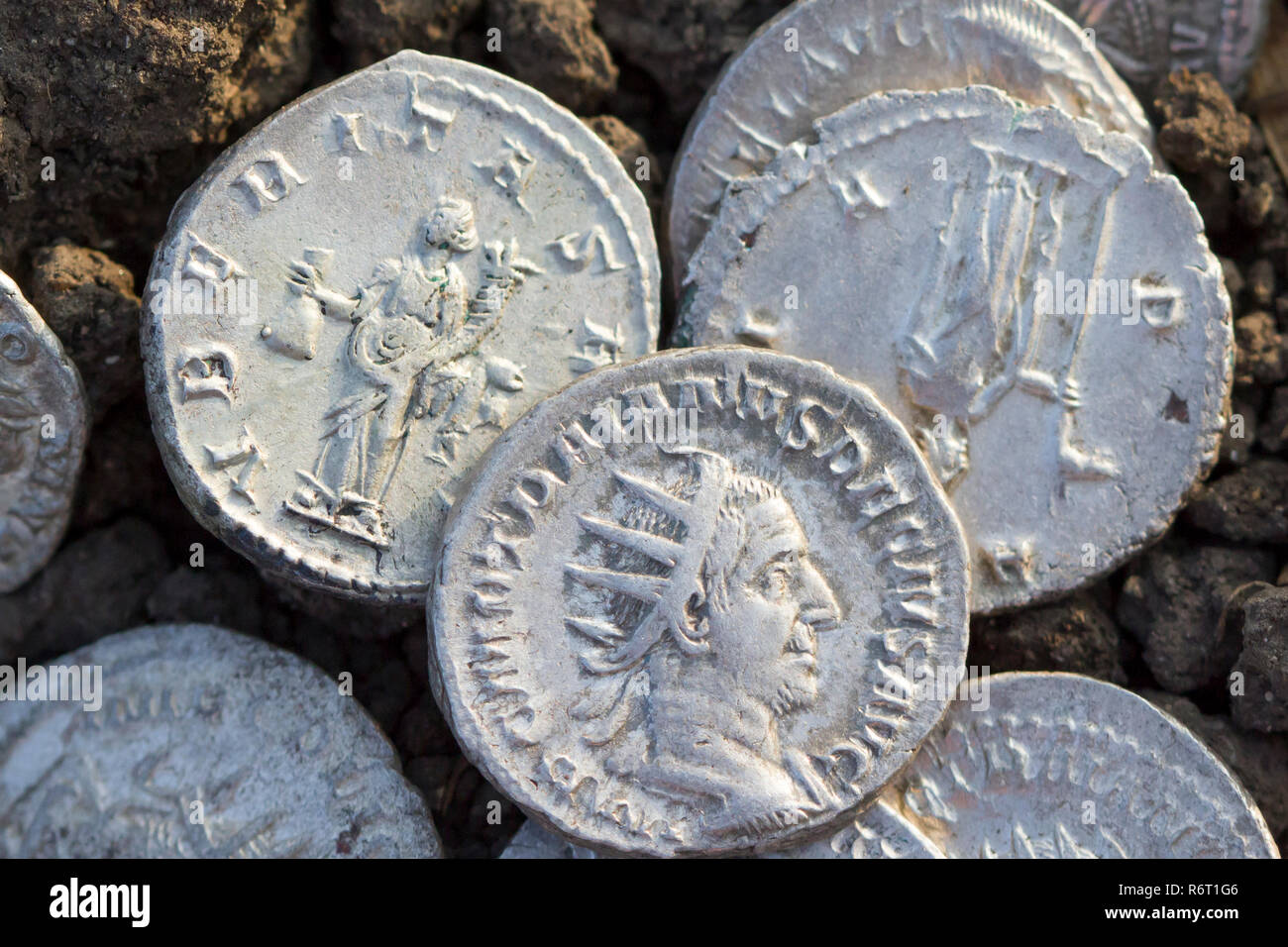 Silver roman coins hi-res stock photography and images - Alamy