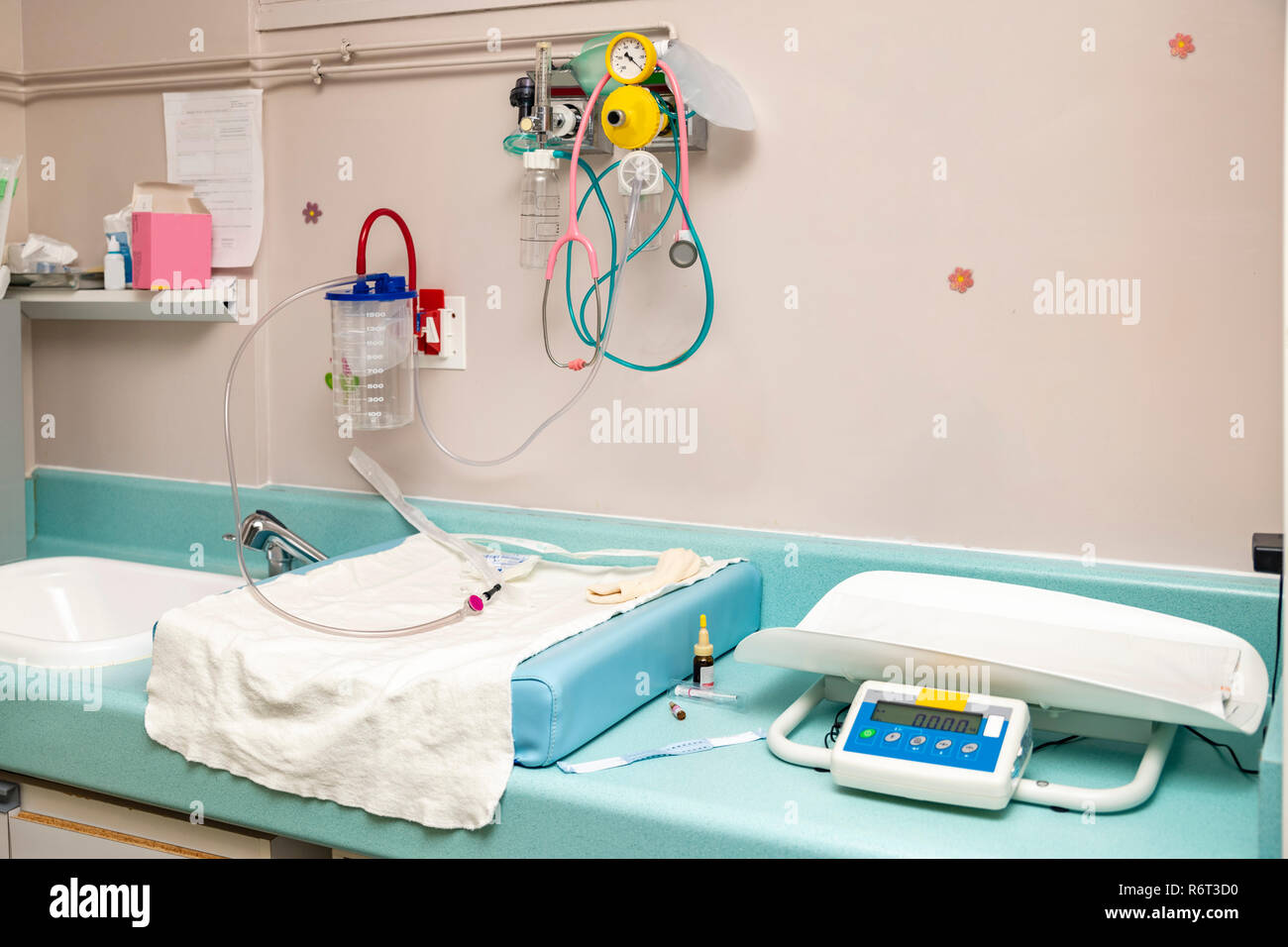 Resuscitation ward hospital hi-res stock photography and images - Alamy