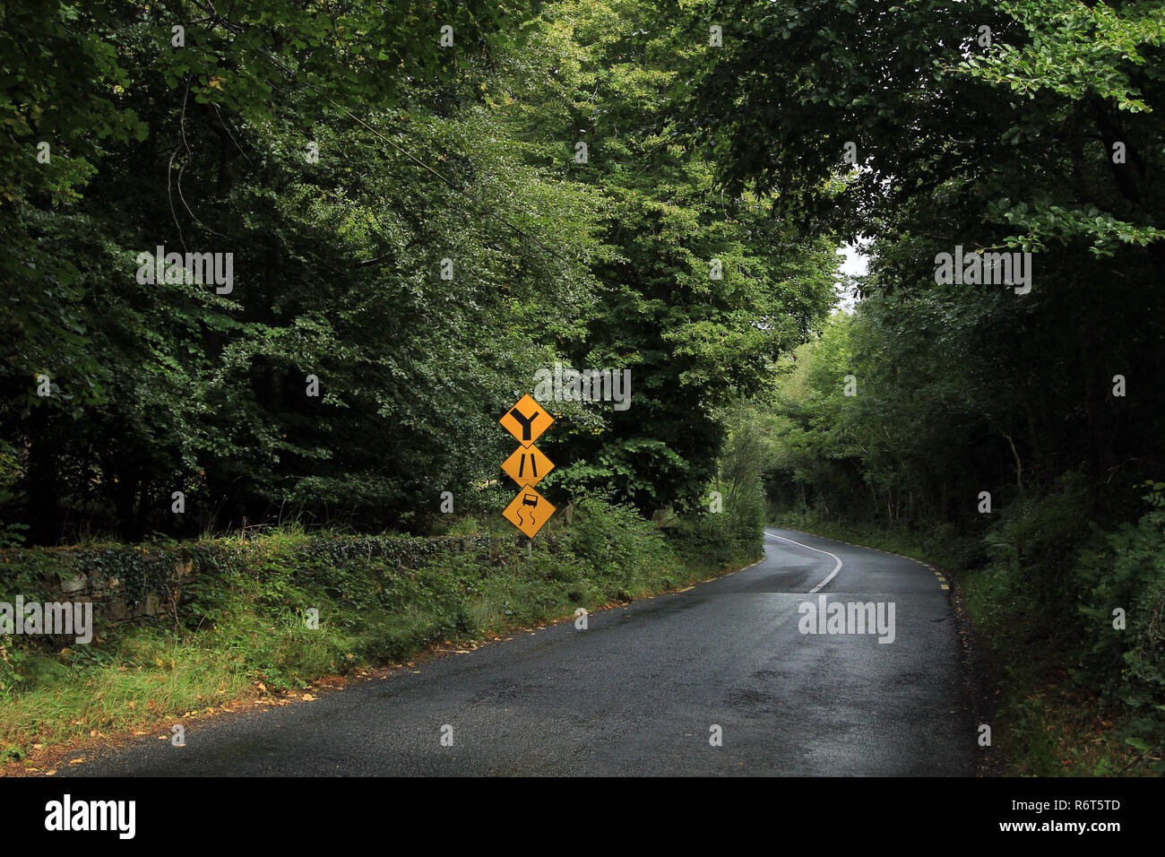 Ireland motorway sign hi-res stock photography and images - Alamy
