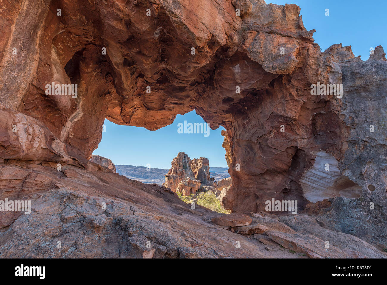 A rock arch at the Stadsaal Caves and Rock Art site in the Cederberg ...