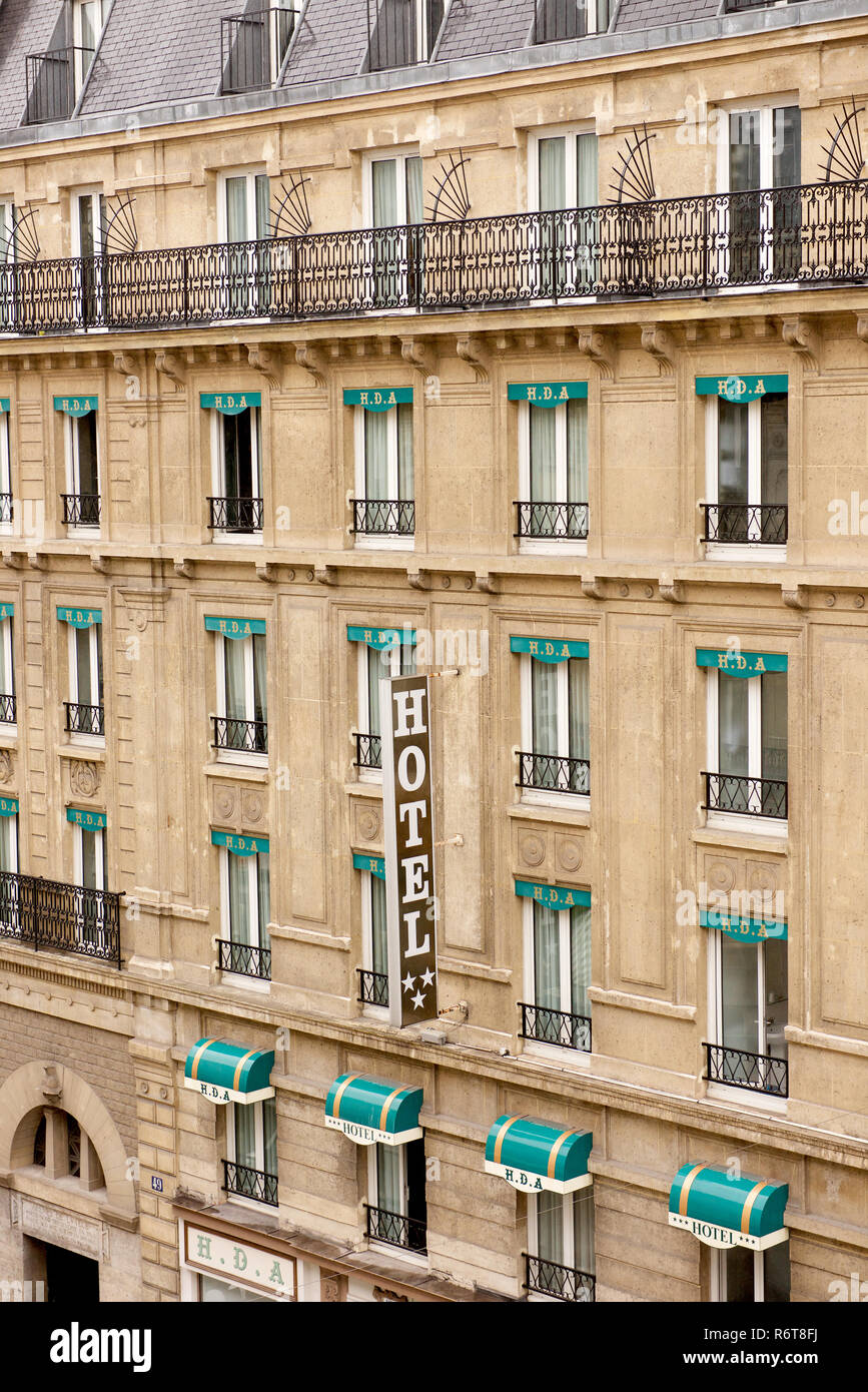 Patterns of windows on a building in Paris, France Stock Photo - Alamy