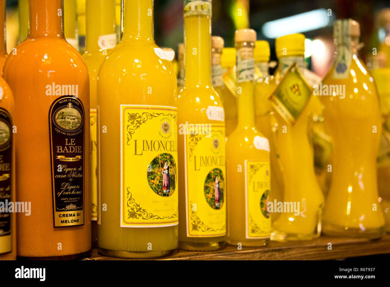 Limoncello shop sorrento italy hi-res stock photography and images - Alamy