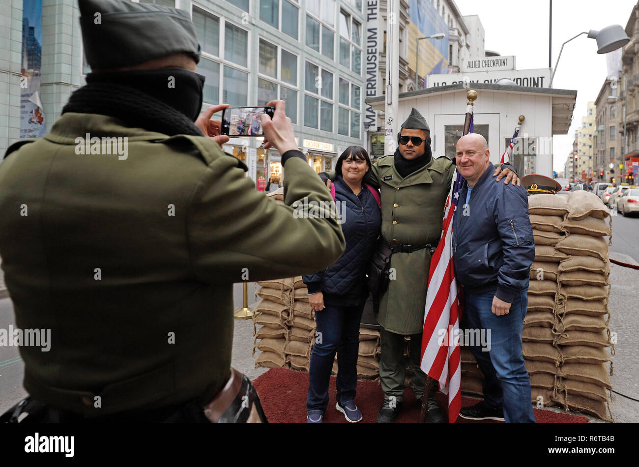 Berlin, Germany. 06th Dec, 2018. Cheryl and Collin, tourists from ...
