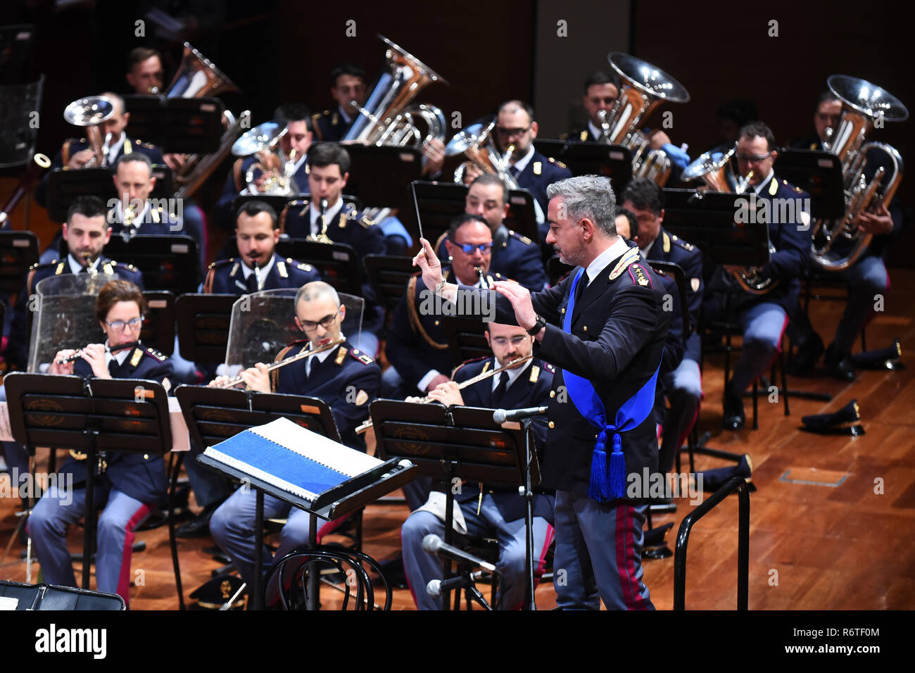 Presentazione della band hi-res stock photography and images - Alamy