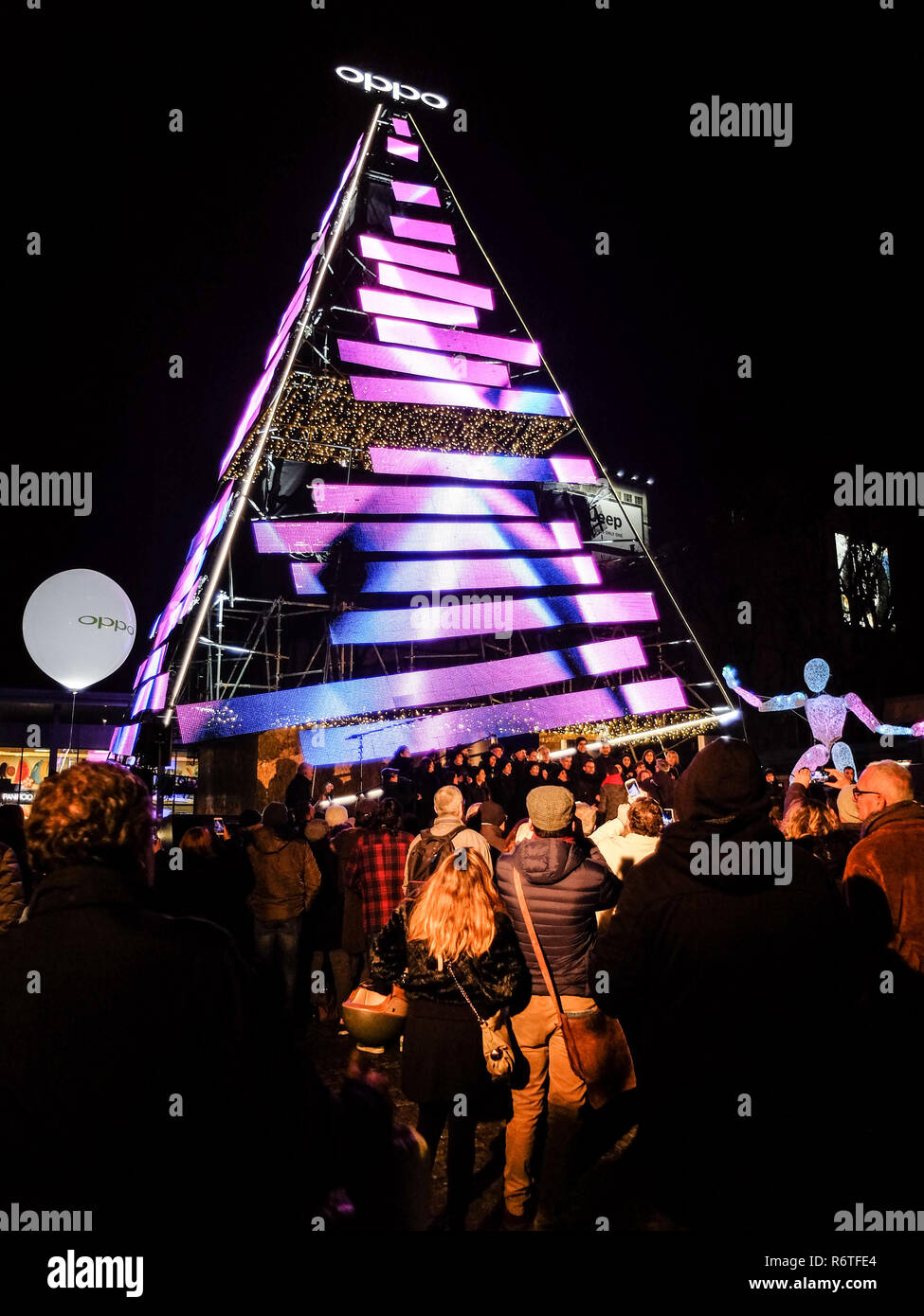 Foto LaPresse - Matteo Corner 06/12/2018 Milano,Italia Cronaca Albero ...