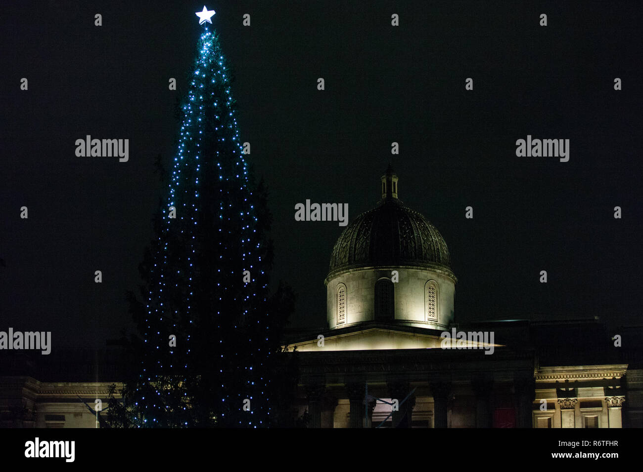 London UK 6th December 2018 The Annual Ceremony To Switch On The london-uk-6th-december-2018-the-annual-ceremony-to-switch-on-the