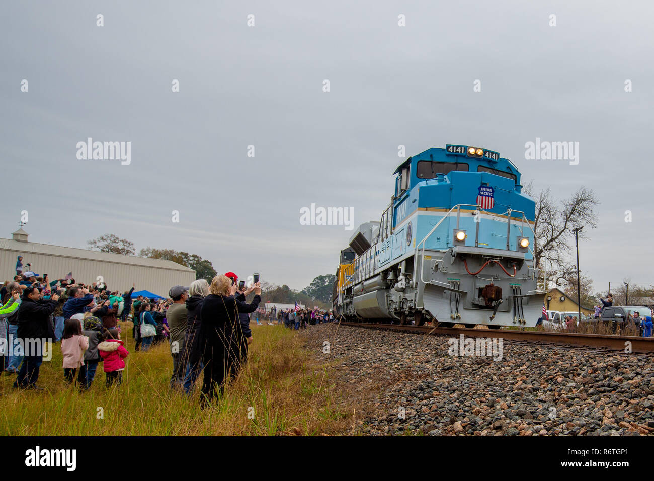Houston, TX, USA. 8th Apr, 2015. Supporter takes a phone photo as the ...