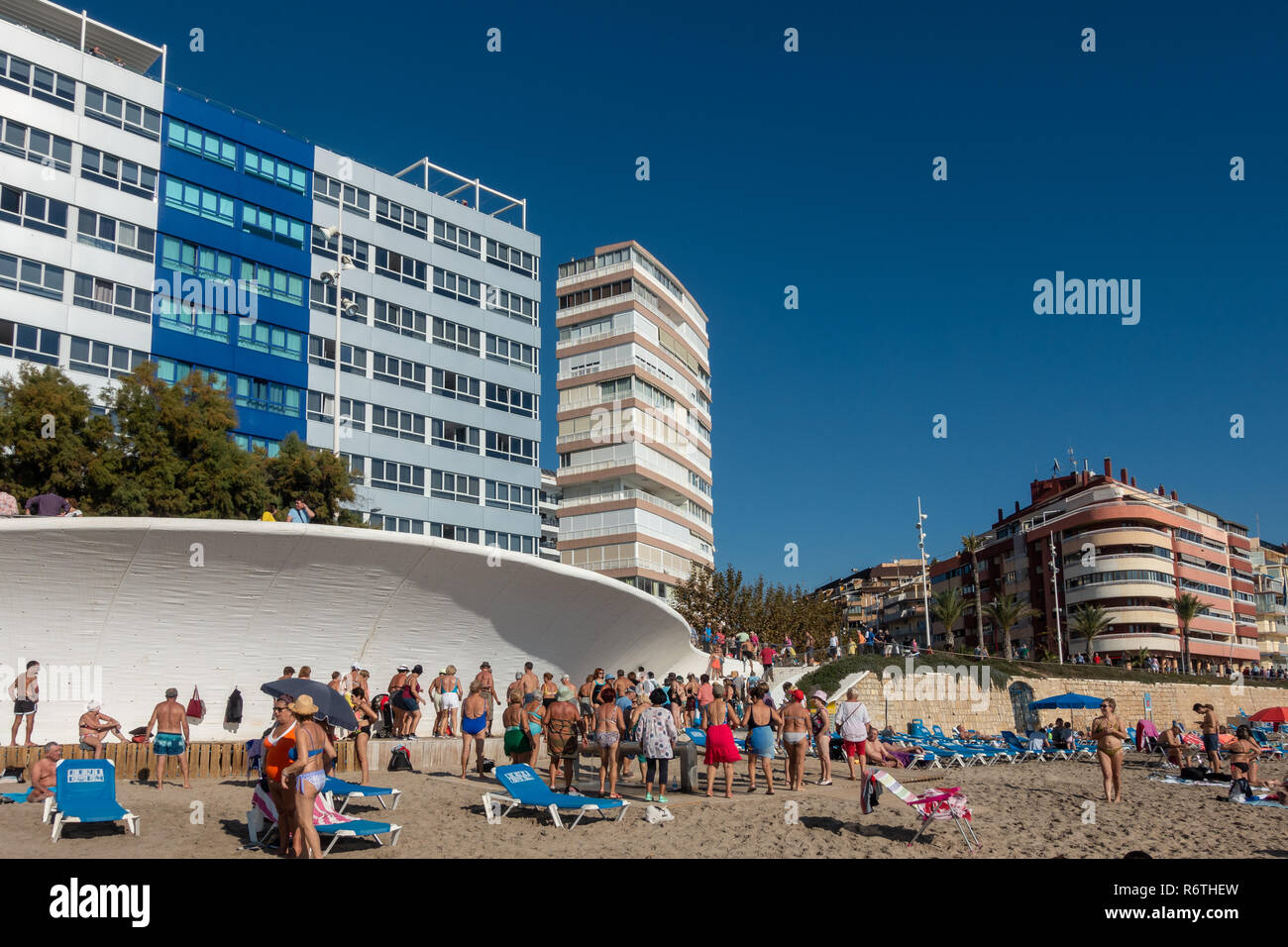 Benidorm, Costa Blanca, Spain, 6th December 2018. Sunbathers and ...