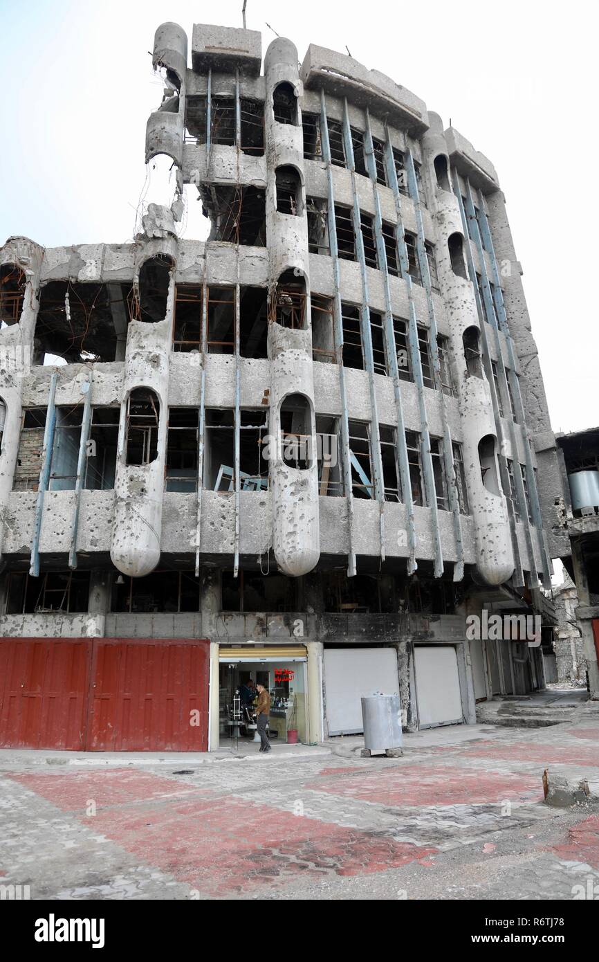Half destroyed building hi-res stock photography and images - Alamy