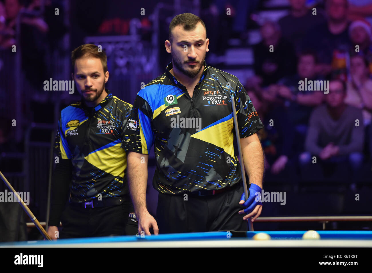 Shane black predator hi-res stock photography and images - Alamy