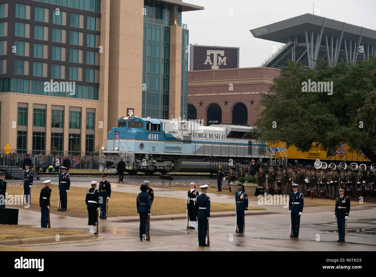 Train carrying the casket of former President George H.W. Bush from ...