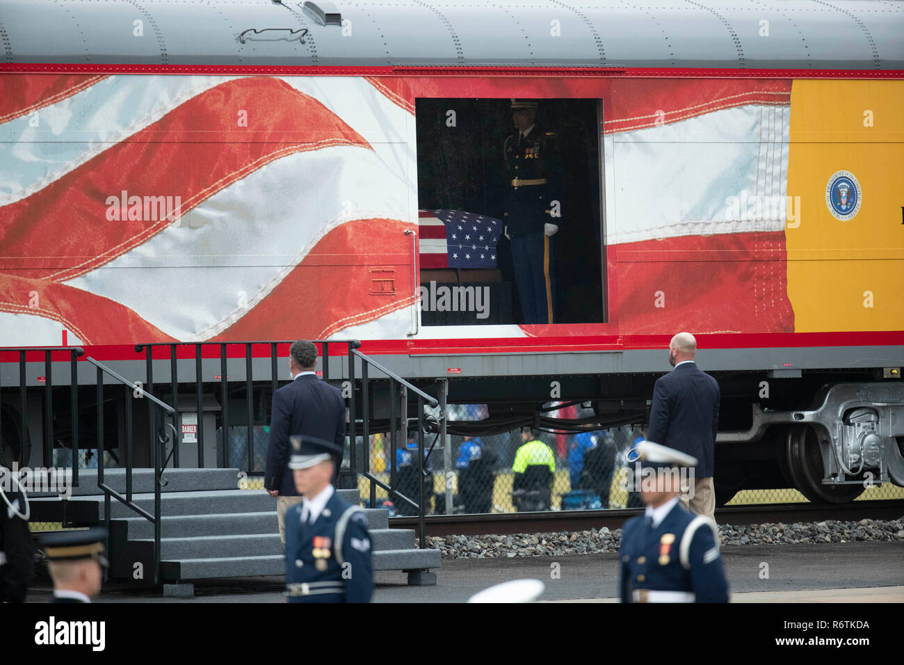 The casket containing the remains of former President George H.W. Bush ...