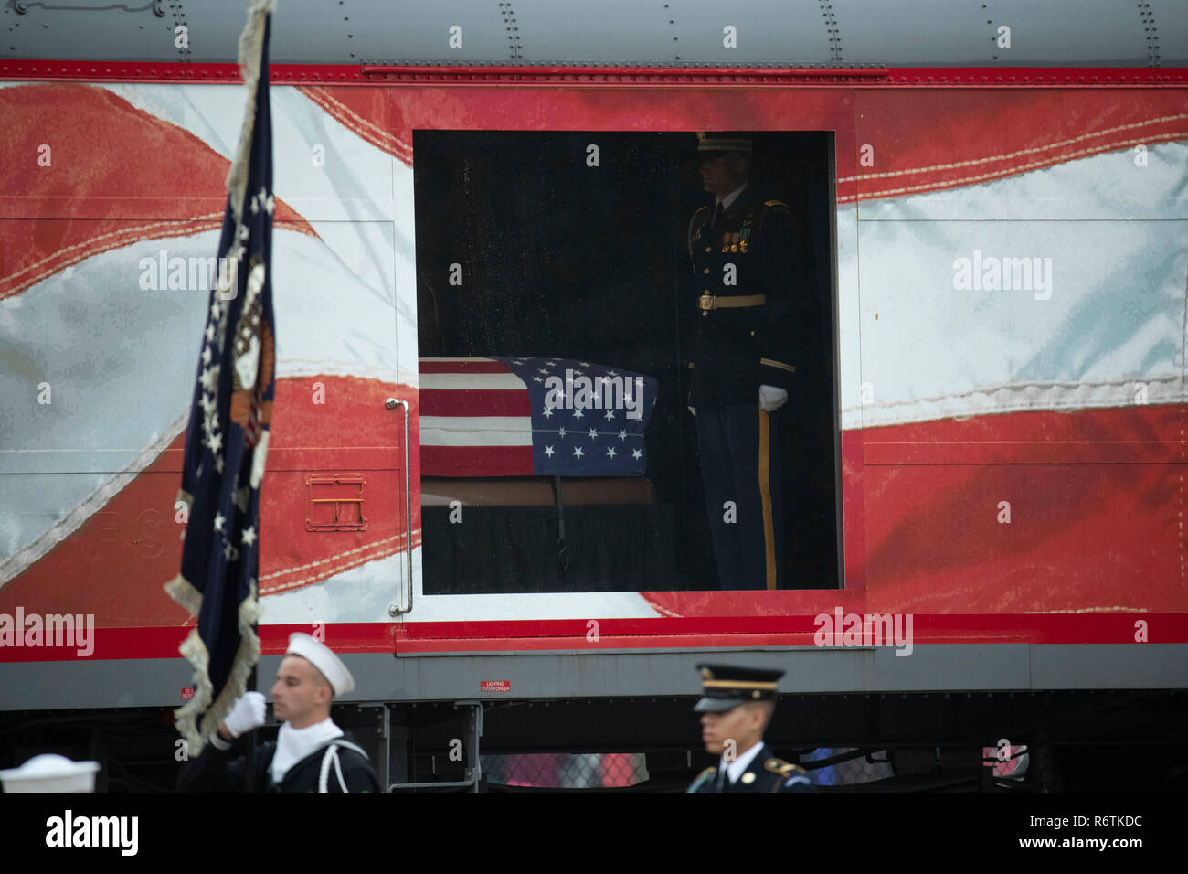 The casket containing the remains of former President George H.W. Bush ...