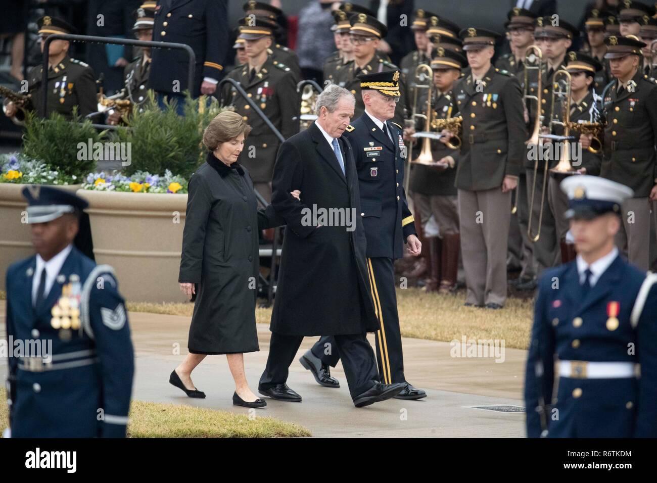 Former Pres. George W. Bush and wife Laura arrive at Texas A&M ...