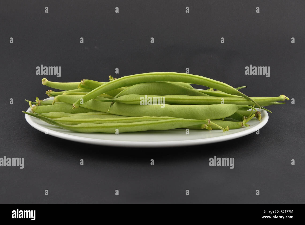 Runner beans on dish hi-res stock photography and images - Alamy