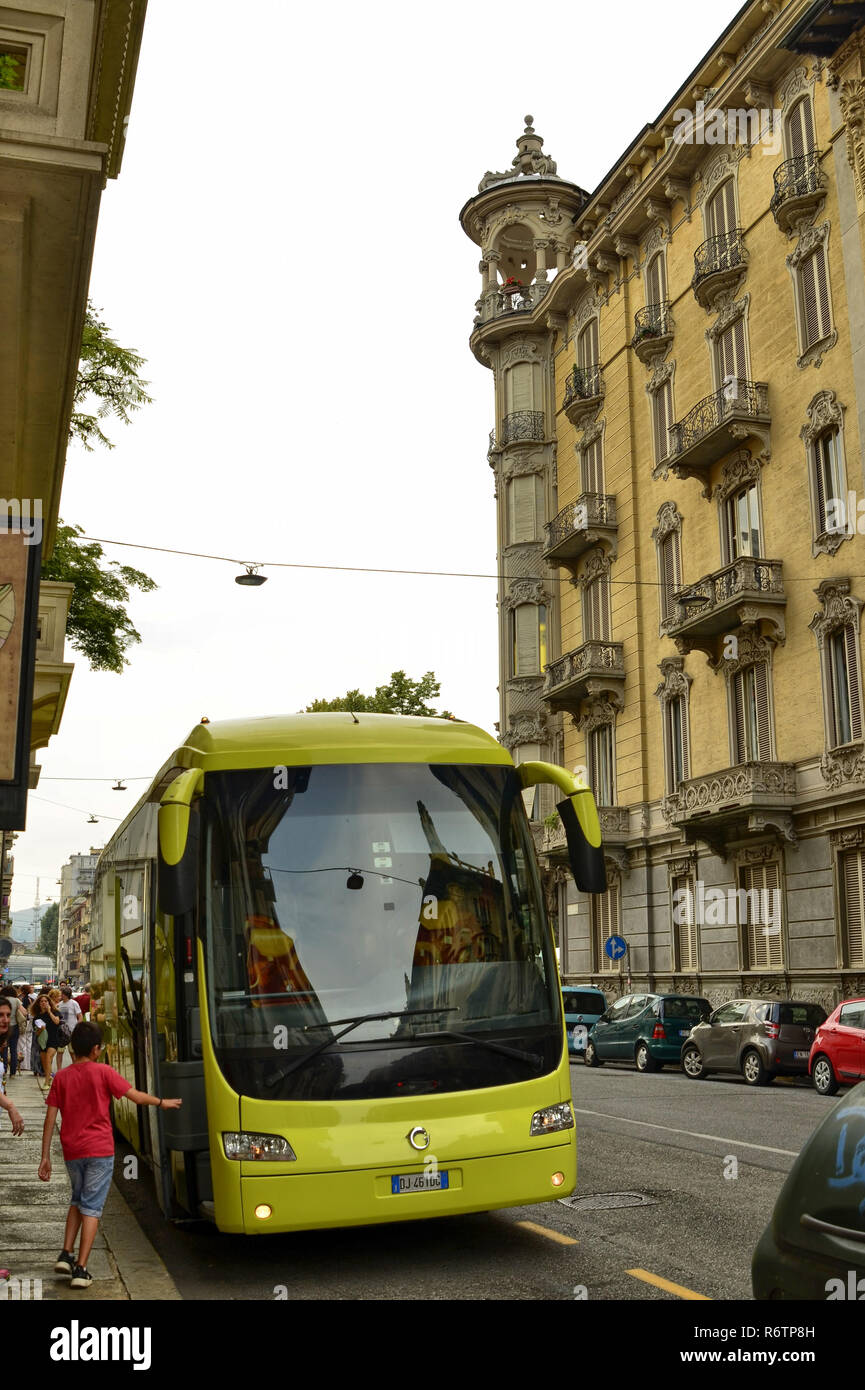 School trip bus italy hi-res stock photography and images - Alamy