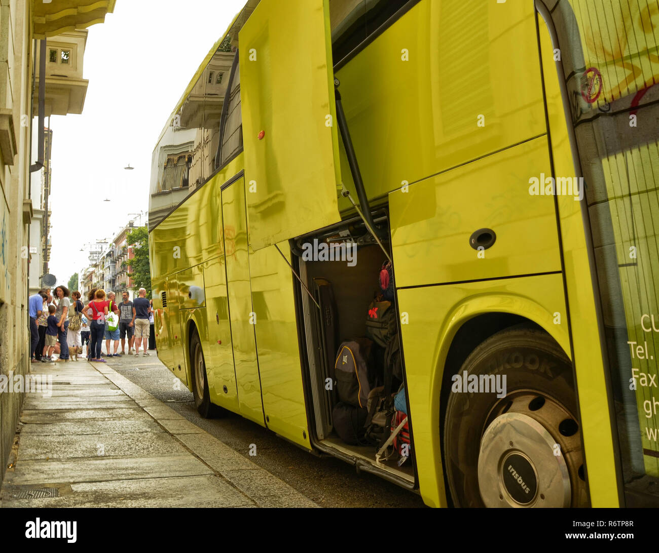 School trip bus italy hi-res stock photography and images - Alamy