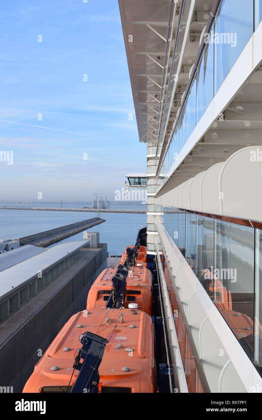 Passagierterminal a hi-res stock photography and images - Alamy