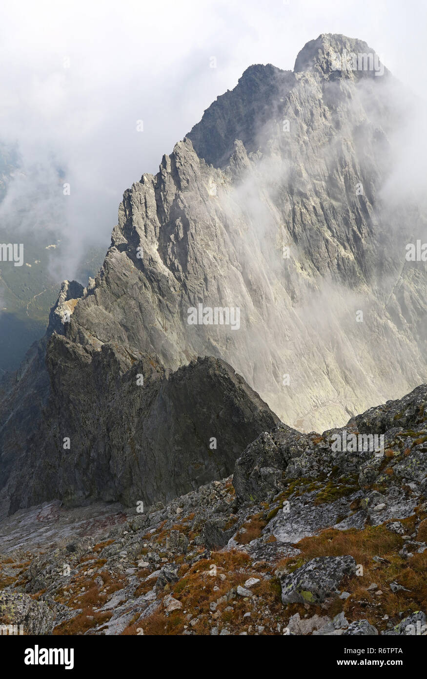 Rocky ridge with sharp rocky peaks hi-res stock photography and images ...