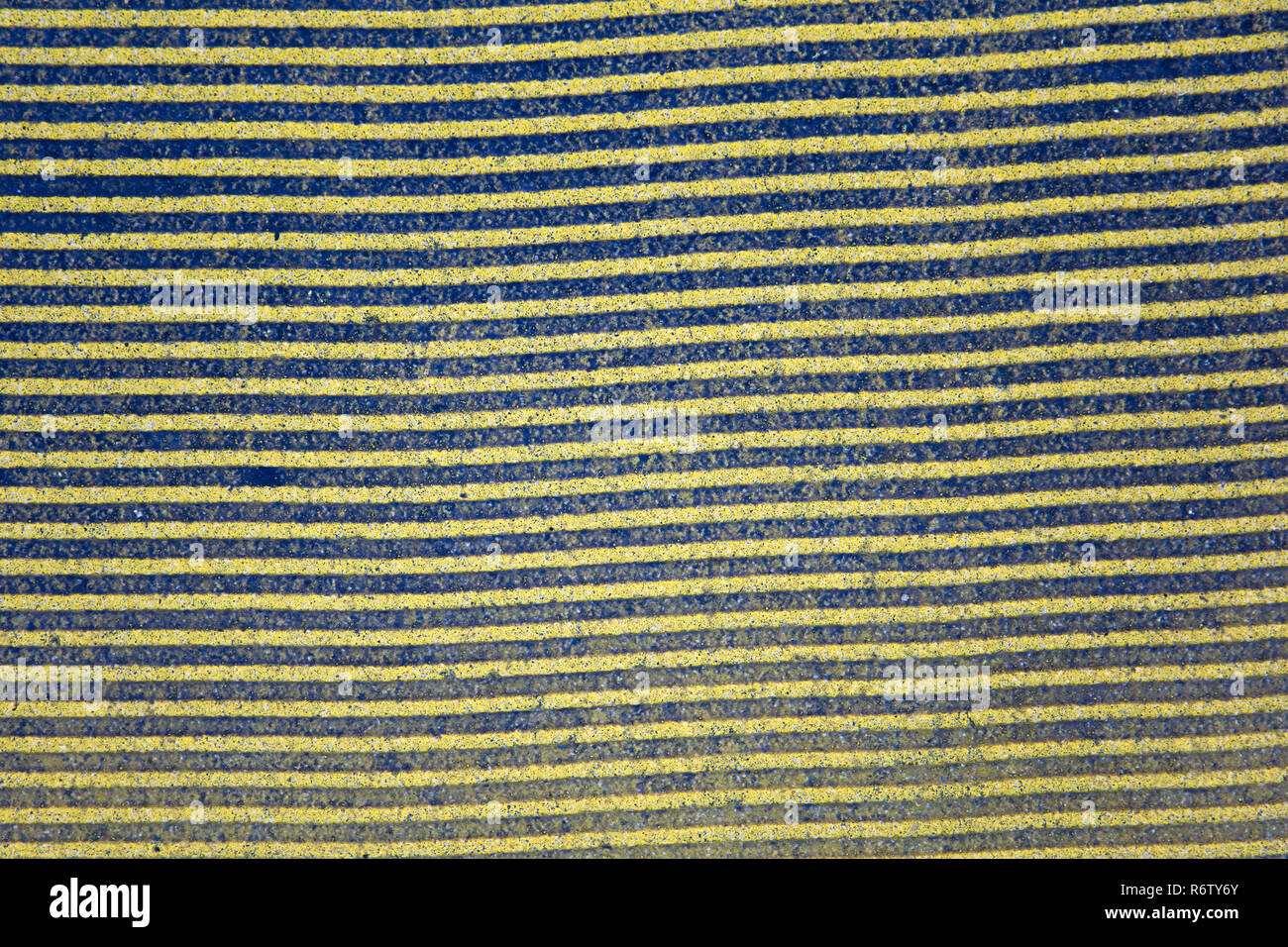 Yellow metal texture hi-res stock photography and images - Alamy