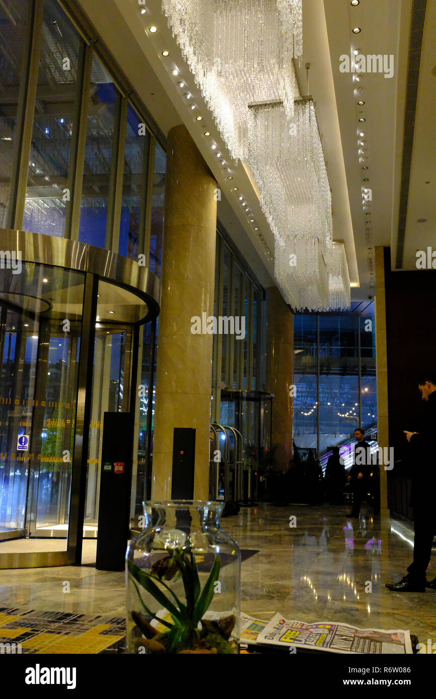 Shard glass door hi-res stock photography and images - Alamy