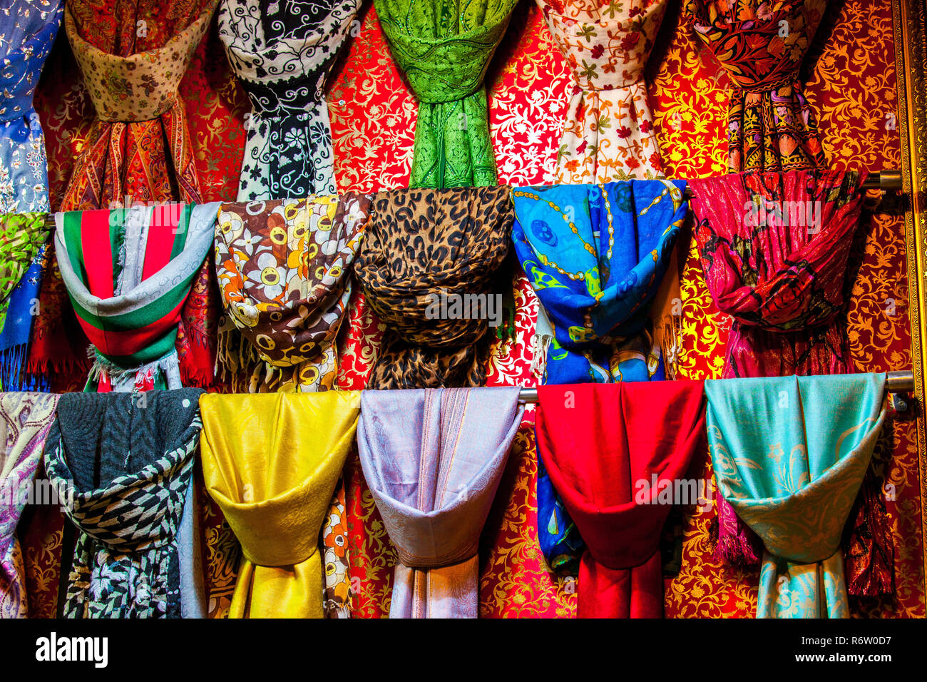 Souvenir shop in Istanbul - textile Stock Photo - Alamy